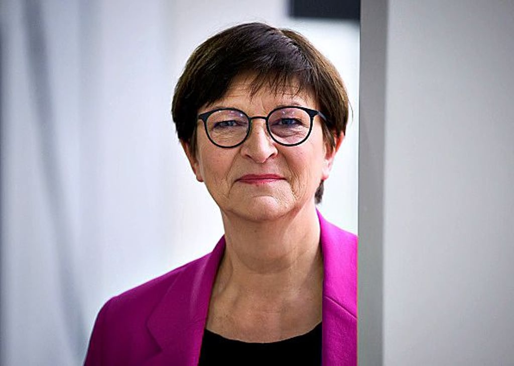 Saskia Esken, Lars Klingbeil und Georg Maier: Esken nennt Merz-CDU ...