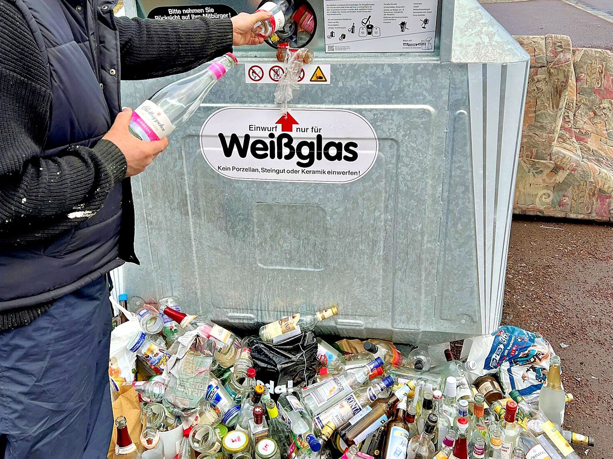 Recycling: Probleme mit Müllentsorgung - warum Bernburg im Altglas versinkt