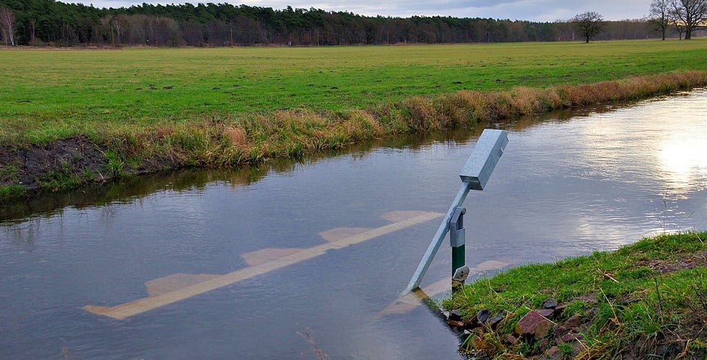 Hochwasser: Rekordregen sorgt im Elbe-Havel-Land für volle Gräben