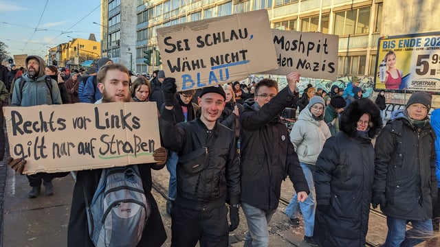 Demo gegen Rechts - Riesen-Demo in Halle - Fantasievolle Plakate gegen die AfD und für Demokratie