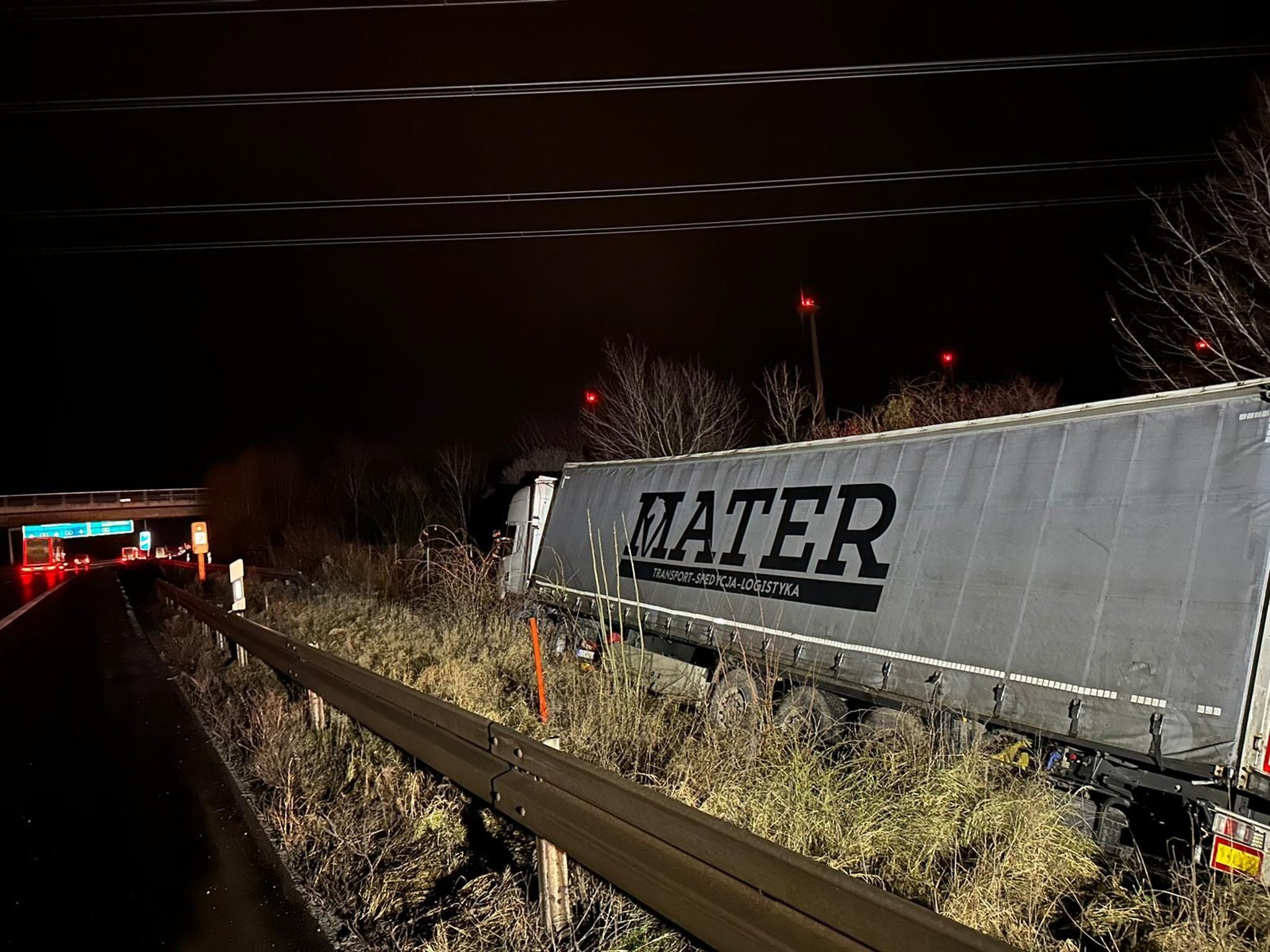 Achtung, Autofahrer!: A2 bei Magdeburg: Bergungsarbeiten nach Lkw ...