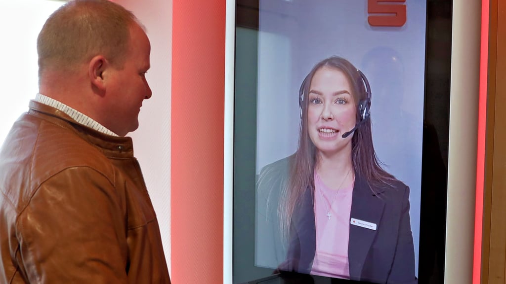 Groß Ammensleben: Mitarbeiter am Bildschirm