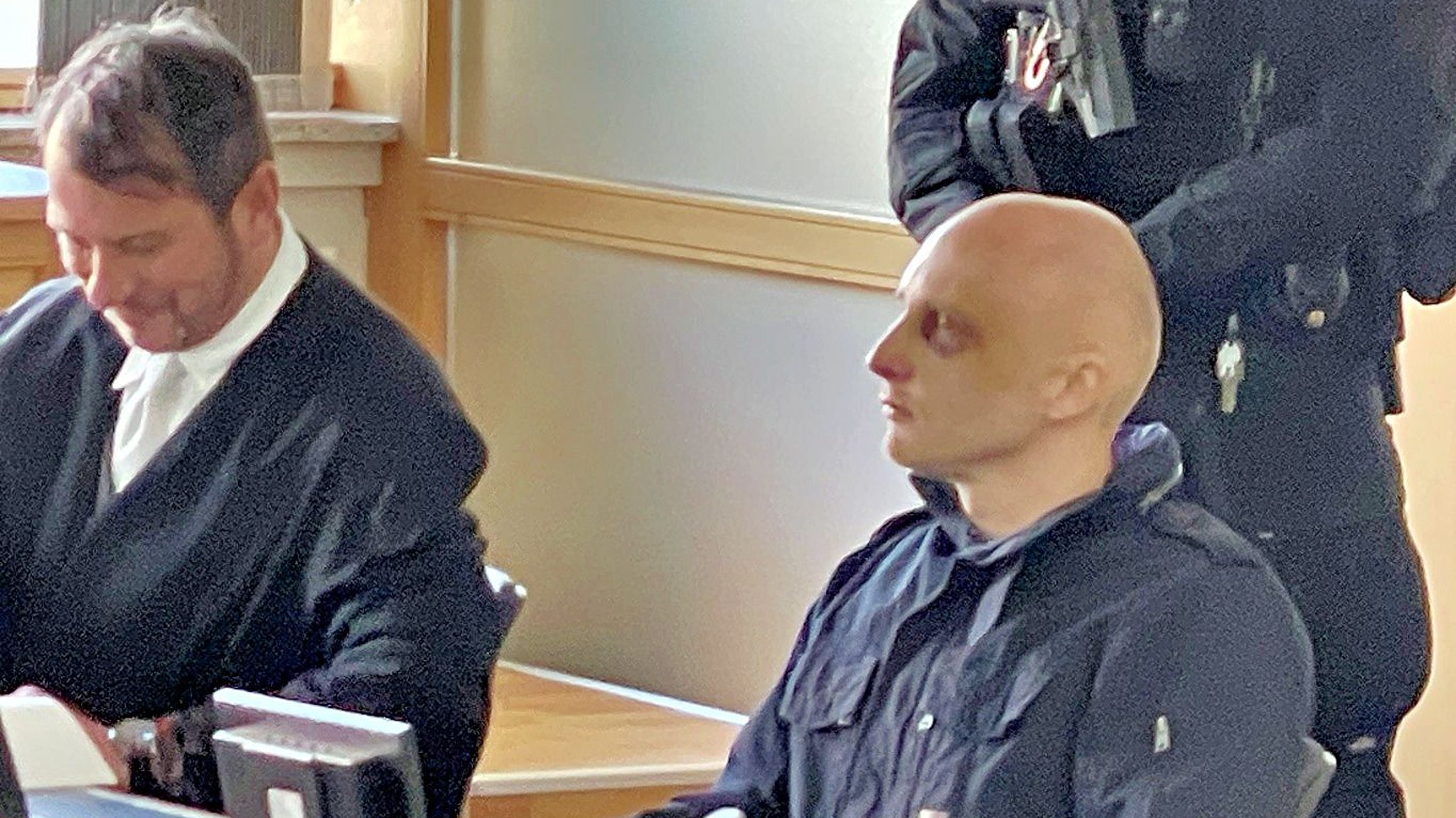 Prozess gegen Halle-Attentäter: Geiselnahme in JVA Burg - Stephan B. erscheint mit Veilchen