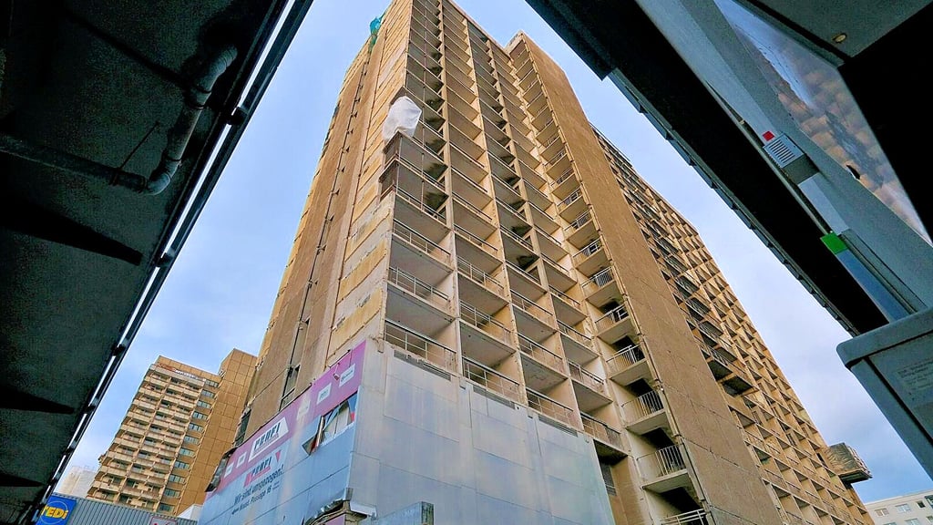 Hochhaus Scheibe C in Halle: Eigenfinanzierte Sanierung bis 2027