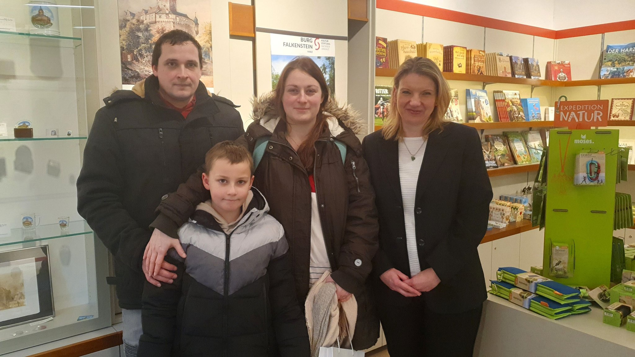 Jubiläumsgäste hoch überm Selketal: Burg Falkenstein im Harz knackt ...