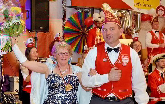70 Jahre Karneval: 61 Prinzessinnen und Prinzen feiern Gala in Dähre mit