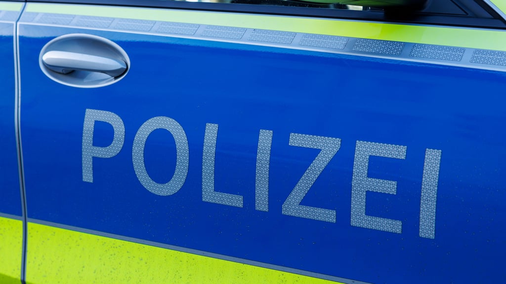 Unfall mit Pkw: 16-Jährige von Auto angefahren - Fahrerflucht - Polizei ermittelt