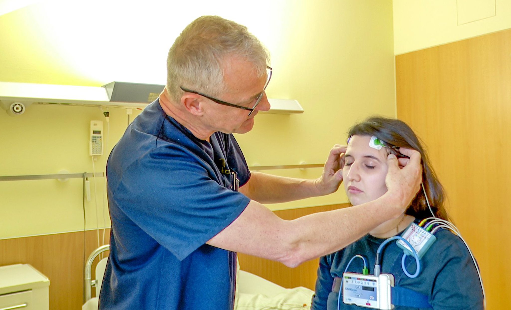 Mit Video: Alpträume, Schnarchen und Atemaussetzer - Hilfe im Schlaflabor in Halle