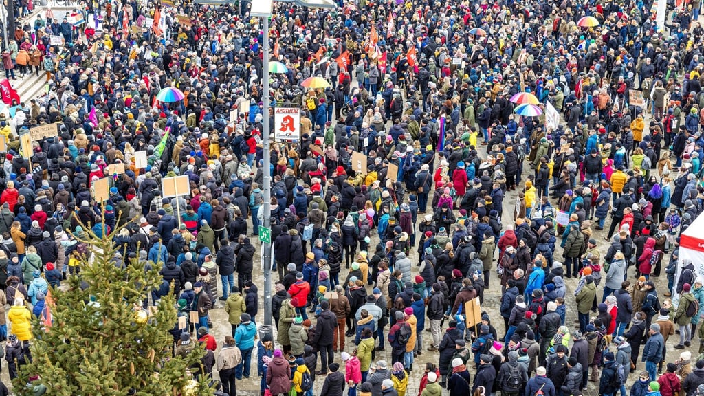 Protest: Mehrere Demos gegen Rechtsextremismus und für Freiheit