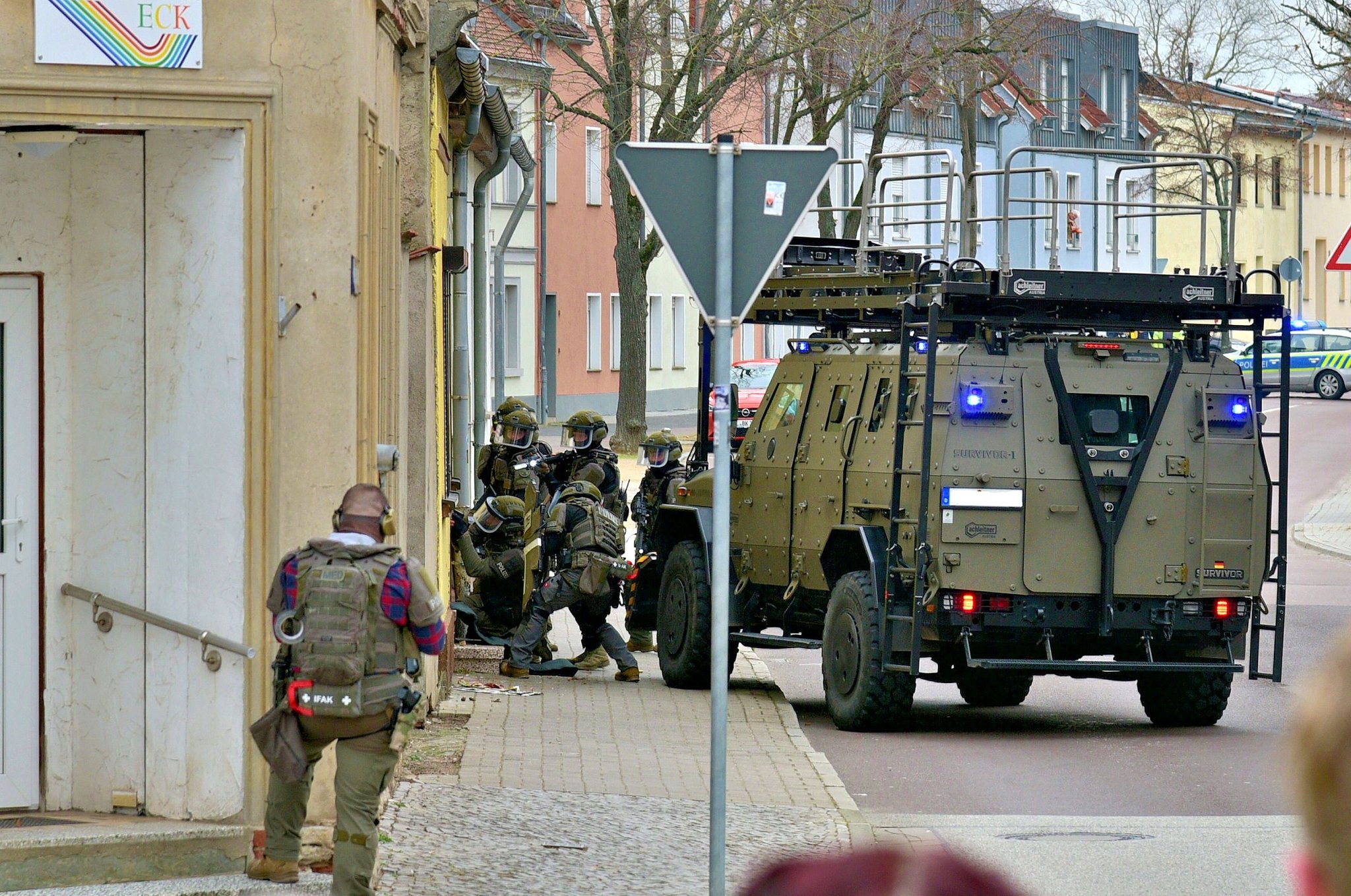 Mit Video: Polizei stoppt bewaffneten Mann in Bernburg