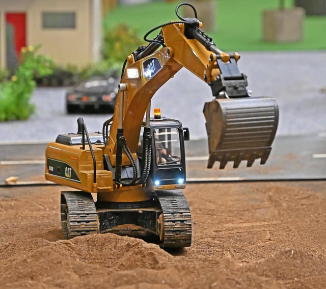 Mit Video: Kleine Trucks ganz groß - Modellbaufreunde begeistern in ...