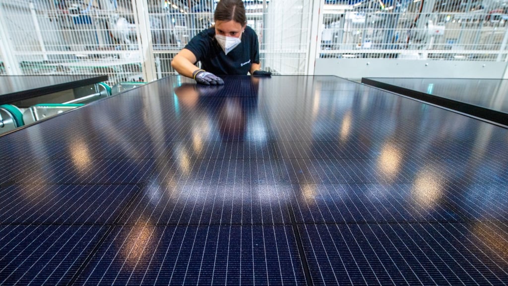 Solarhersteller: Meyer Burger stoptt Modulproduktion in Freiberg Solarhersteller: Meyer Burger stoptt Modulproduktion in Freiberg