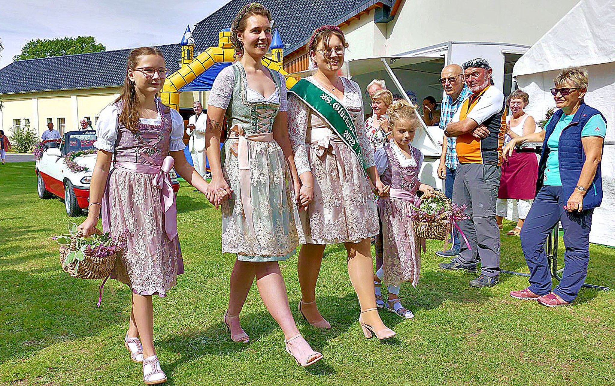 Scheckübergabe: Apothekerin aus Jessen überreicht 700 Euro an ...