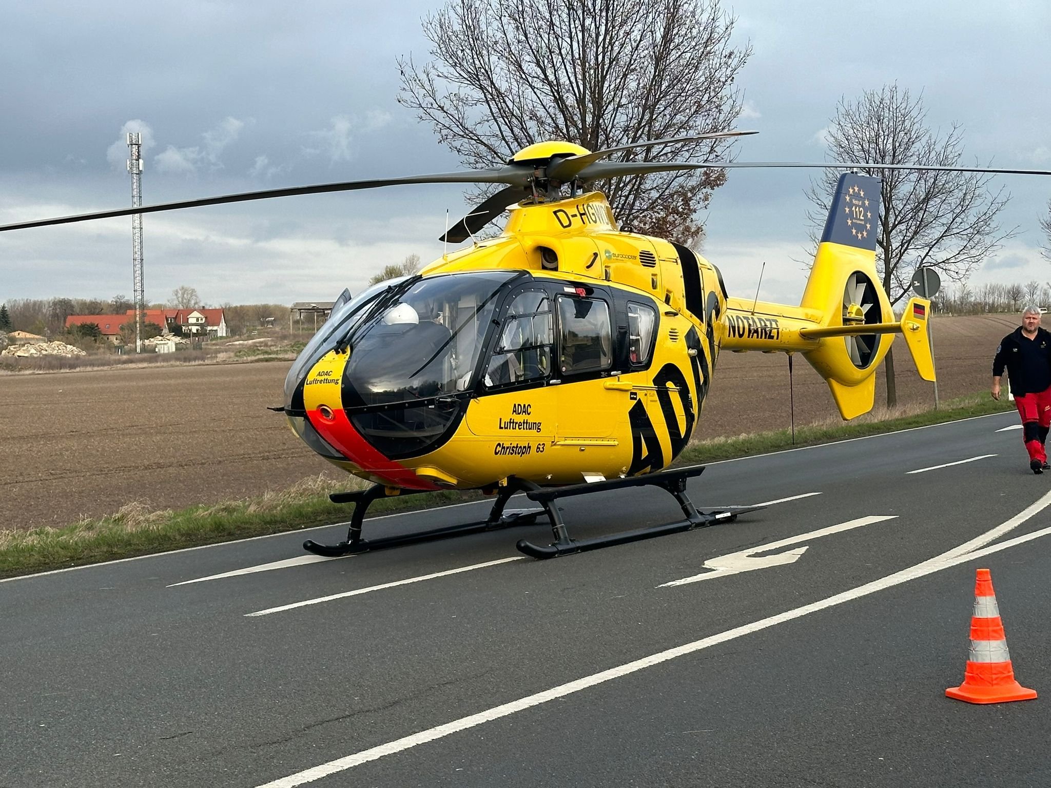 Unfall im Saalekreis: Hubschrauber im Einsatz: Unfall auf der Landesstraße 172 bei Bündorf