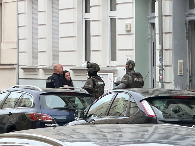 Mit Video: SEK-Einsatz in Magdeburg nach Angriff auf Polizisten - Festnahme