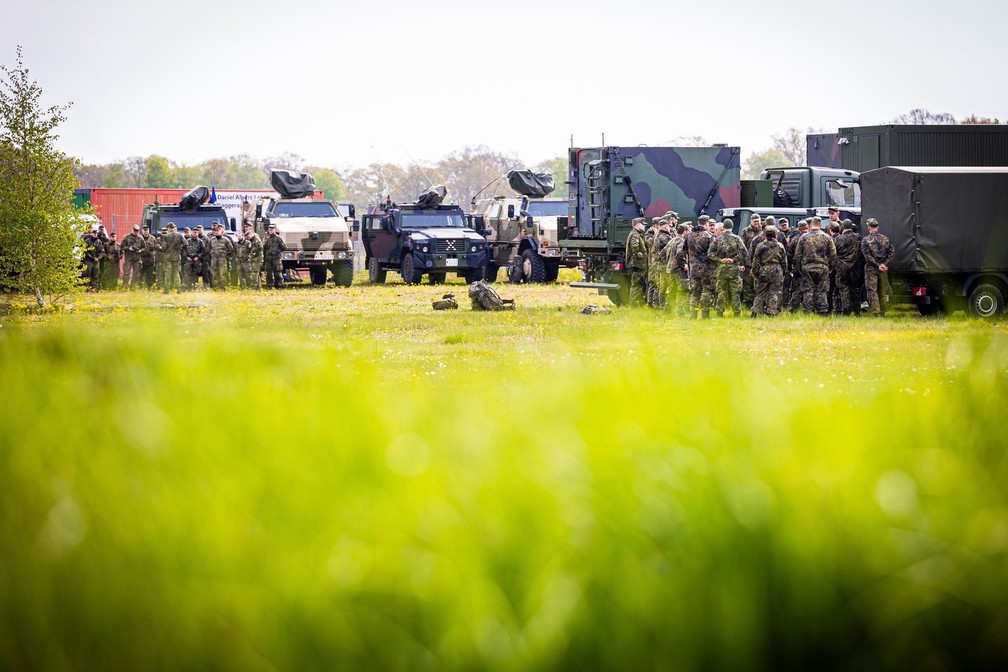 Notfälle: Helfer suchen auf und am Fluss Oste nach vermisstem Arian