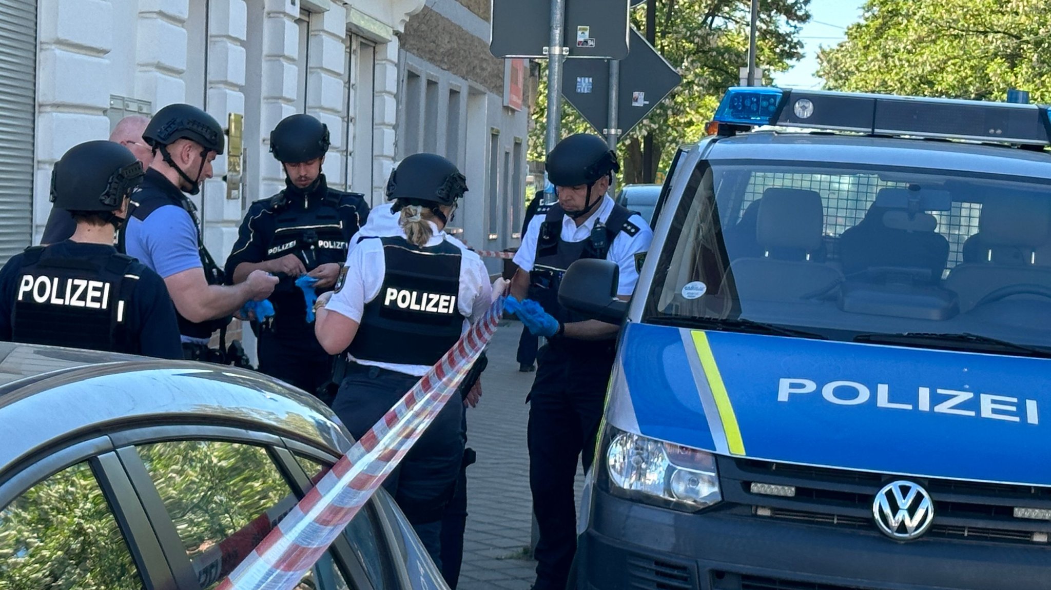 Täter auf der Flucht: Video: Polizei Magdeburg bittet um Mithilfe ...