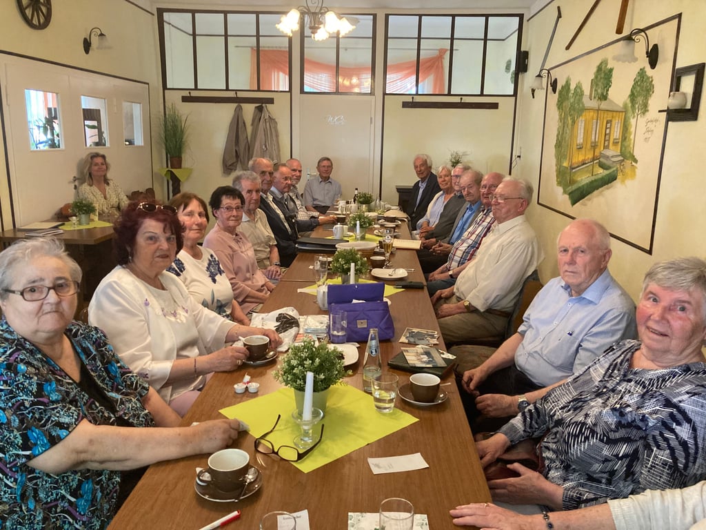 Wiedersehen: 70 Jahre nach dem Schulabschluss - Klassentreffen in Bad Lauchstädt