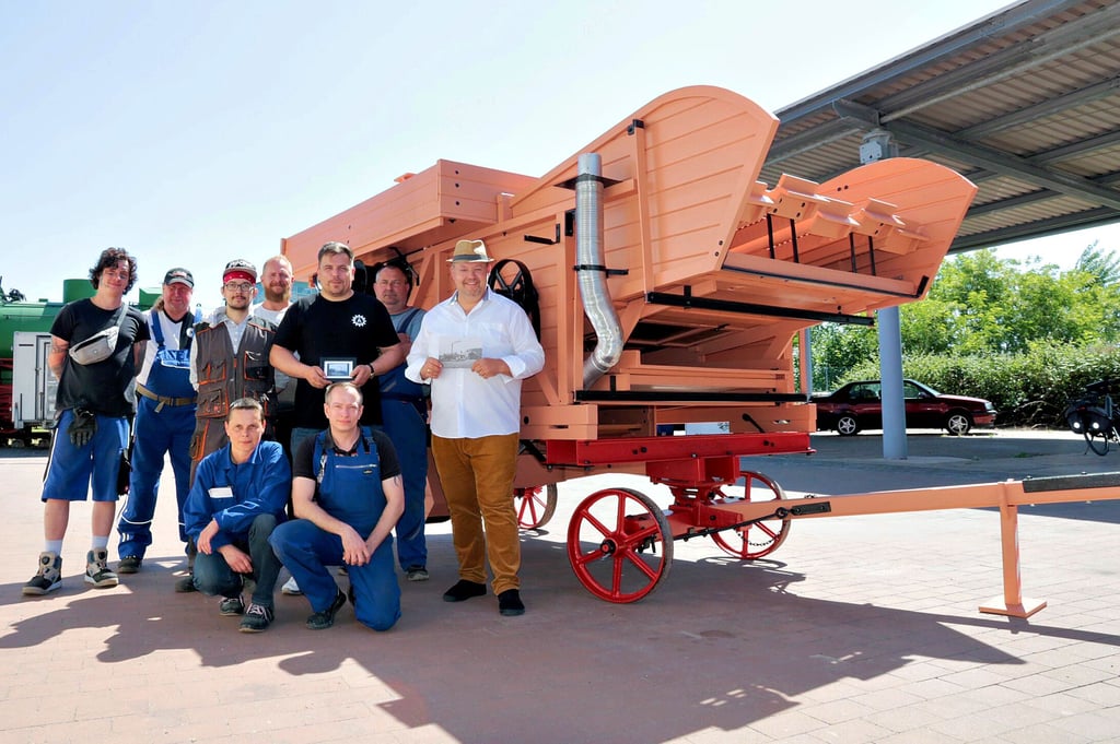 Technikmuseum: Unikat in Magdeburg: 100-jährige Dreschmaschine von ...