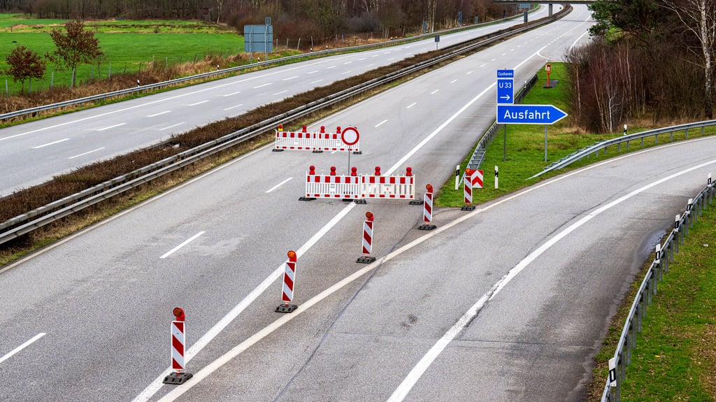 Bauarbeiten Richtung Berlin: Umleitung - Überfahrt von A9 auf A38 ...