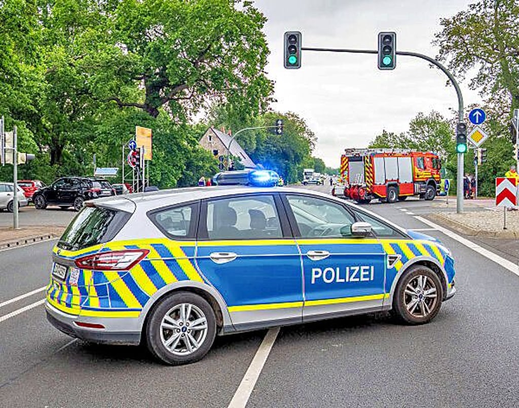 22-jähriger Radfahrer starb am Pfingstsamstag: Polizei sucht Zeugen zu tödlichem Unfall auf B ...