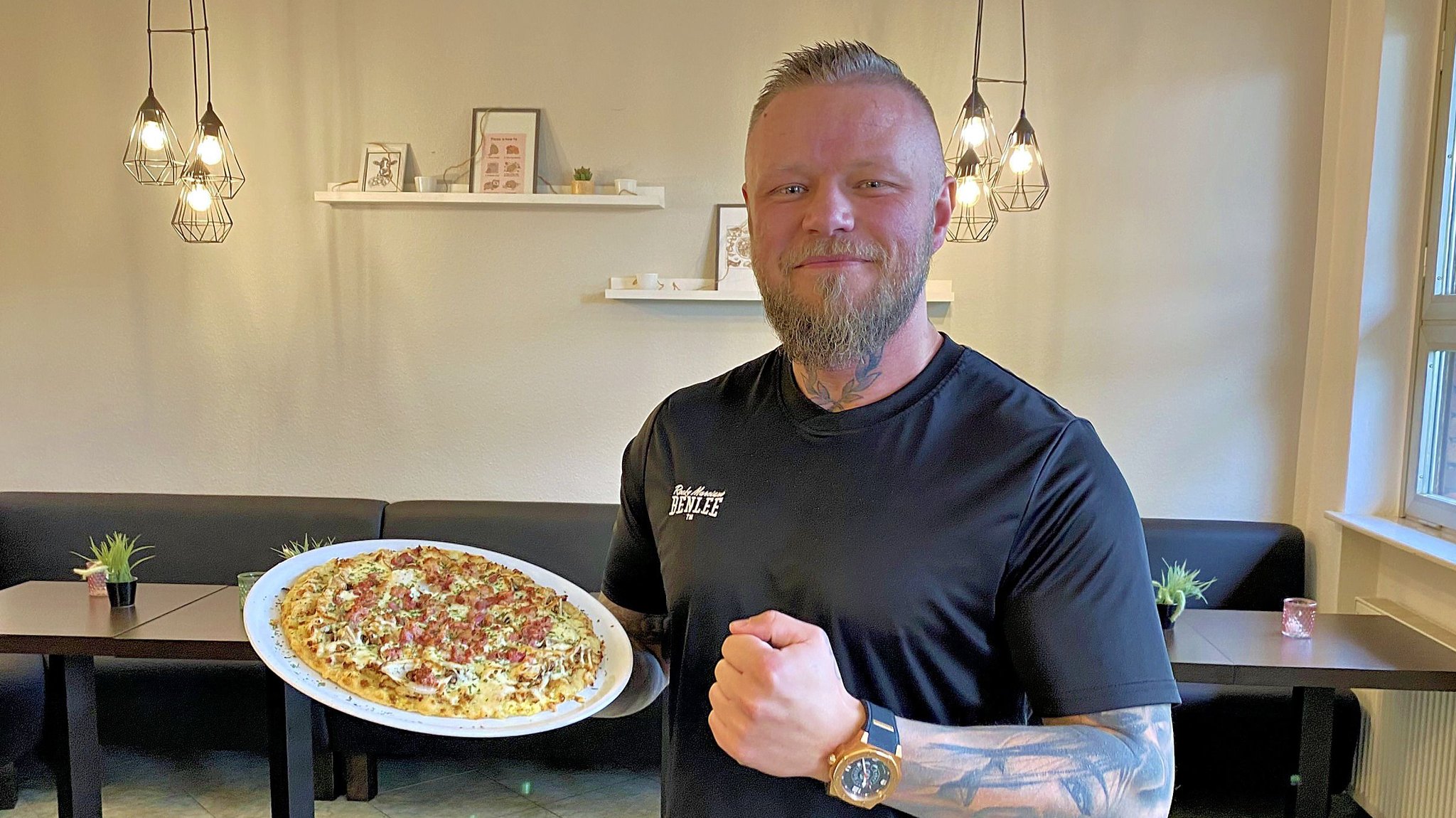 Neue Pizzeria in Wernigerode: Ex-Bodyguard von Angela Merkel hat "Bock ...