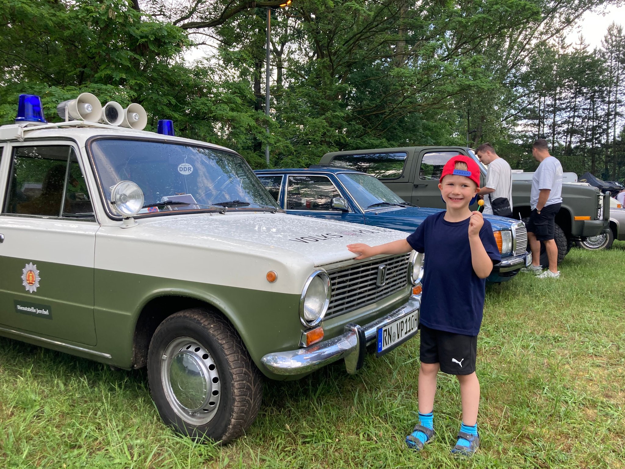 Großes Treffen bei Genthin: Von Wandlitz nach Mützel: Lada der ...