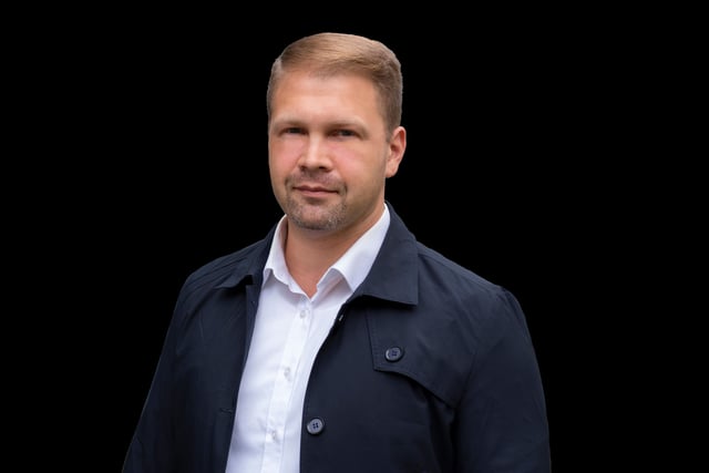 Tatverdächtiger identifiziert: AfD-Politiker wird im Wahlkampf in ...