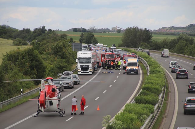 Schwerer Unfall auf A14 bei Halle: 54-Jähriger von Lkw überrollt und gestorben