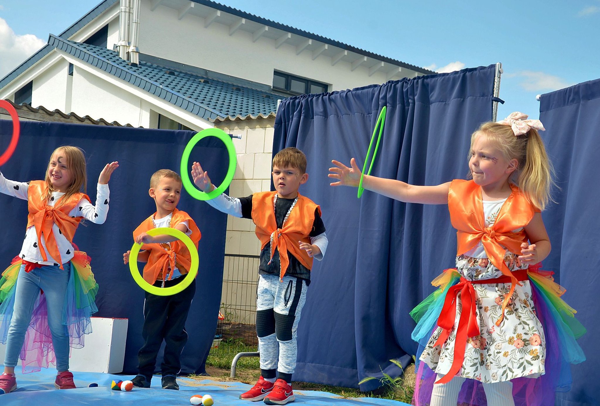 Kita Sonnenkäfer in Bernburg: Kinder sind als Akrobaten, Zauberer und ...