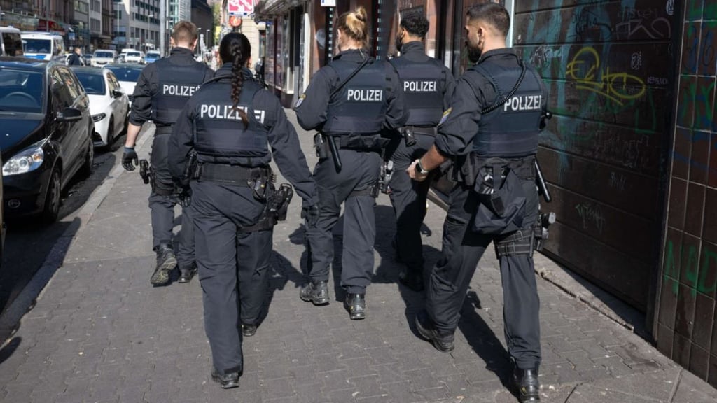 Nach Messerangriff In Wolmirstedt: Verschärfte Kontrollen in Magdeburg: An diesen Orten gibt es ...