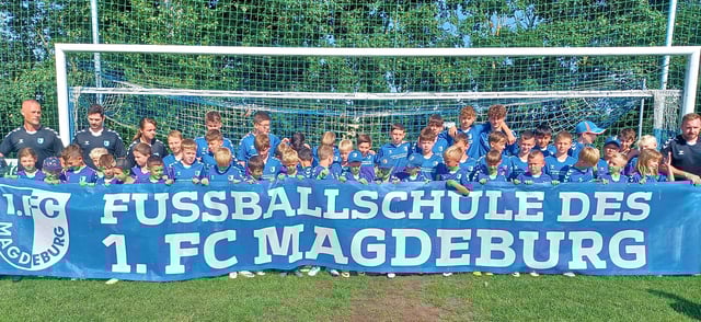 Fußballschule: Baalberger Nachwuchskicker zu Besuch bei den Profis des 1. FC Magdeburg