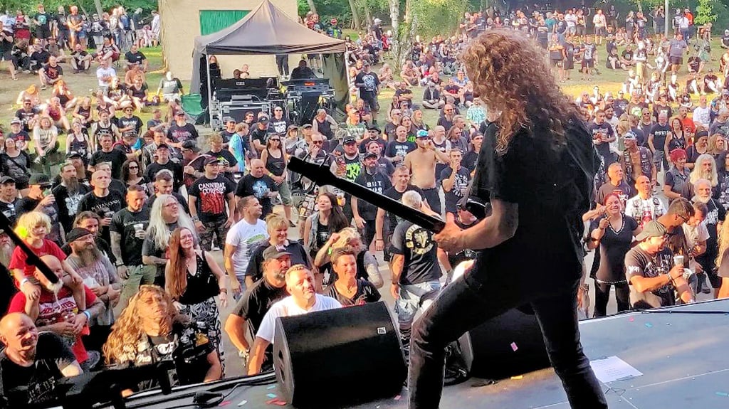 Rude: Metal-Szene rockt an der Elbe - Paradise Lost & Primordial Headliner