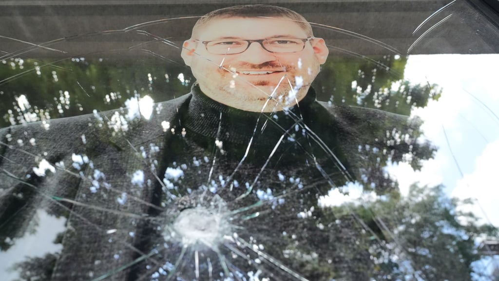 Anschlag In Berlin Staatsschutz Ermittelt Nach Angriff Auf Spd