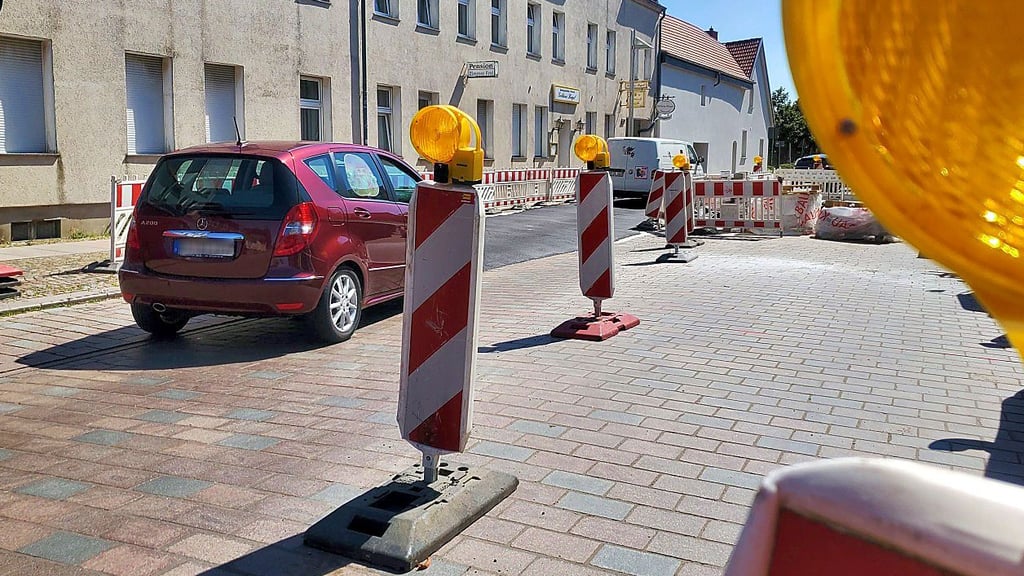 Stau in der Börde: Monatelange Arbeiten: Baustelle in Barleben sorgt für Verkehrsbehinderungen