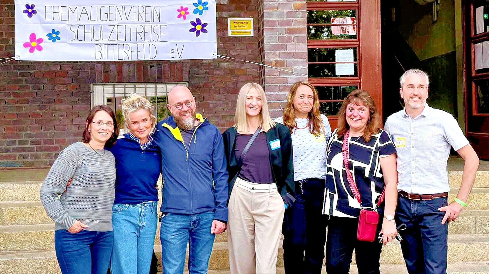 Premiere in Bitterfeld: Erinnerungen ausgetauscht: Ehemalige Schüler ...