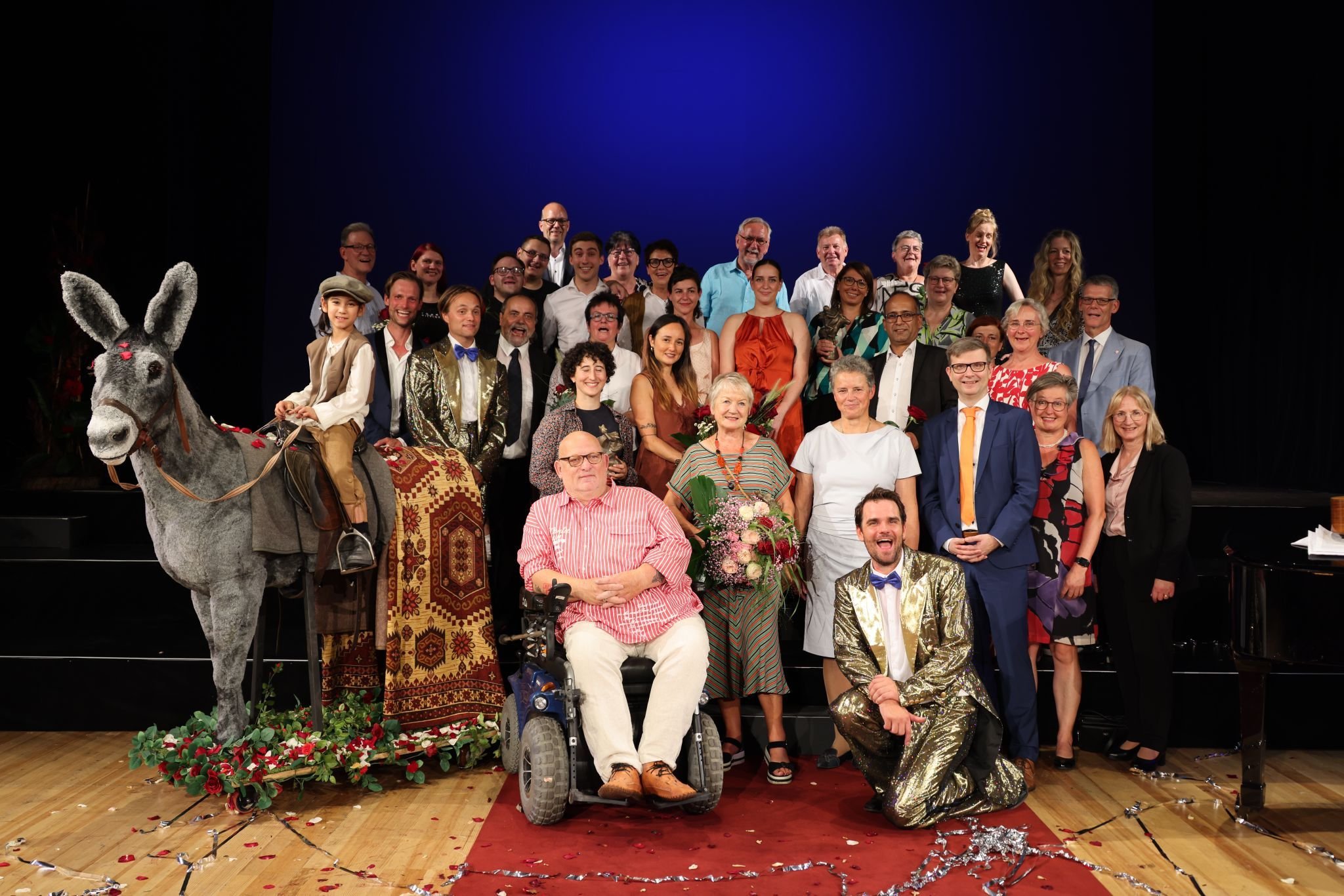 Bürgerpreis „Der Esel, der auf Rosen geht“: Große Ehre für ...