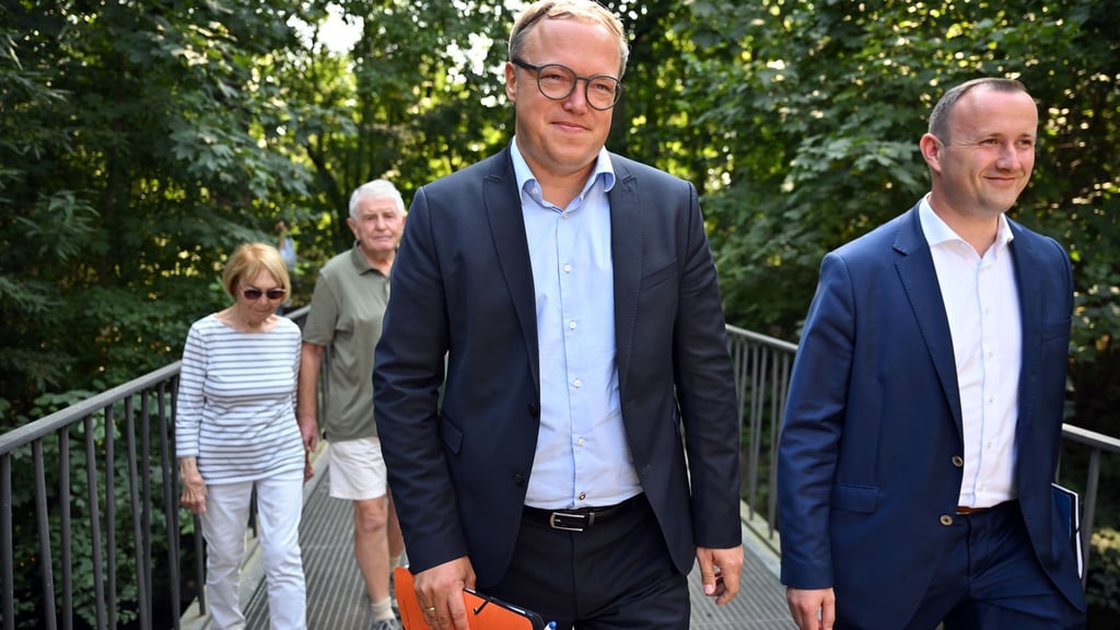 Regierungsbildung: Erstes Gespräch von CDU und BSW in einem Café Regierungsbildung: Erstes Gespräch von CDU und BSW in einem Café