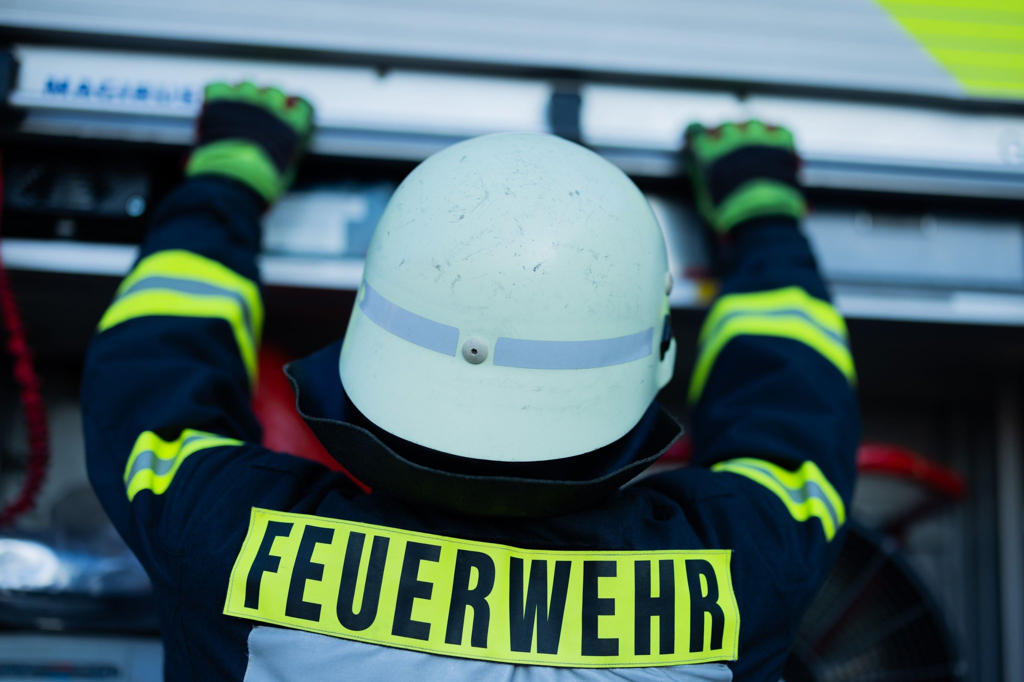 Probe FüR Den Ernstfall: Zum Üben: Feuerwehr setzt Stoppelfeld bei Harzgerode in Brand