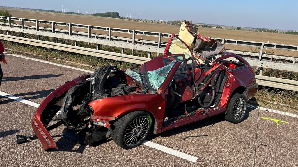 Tödlicher Unfall: Frau stirbt bei Crash auf A36 im Salzlandkreis