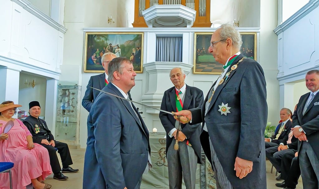 Auszeichnung für „Papst der Wappen“: Ritterschlag für Raguhner: Wofür ...