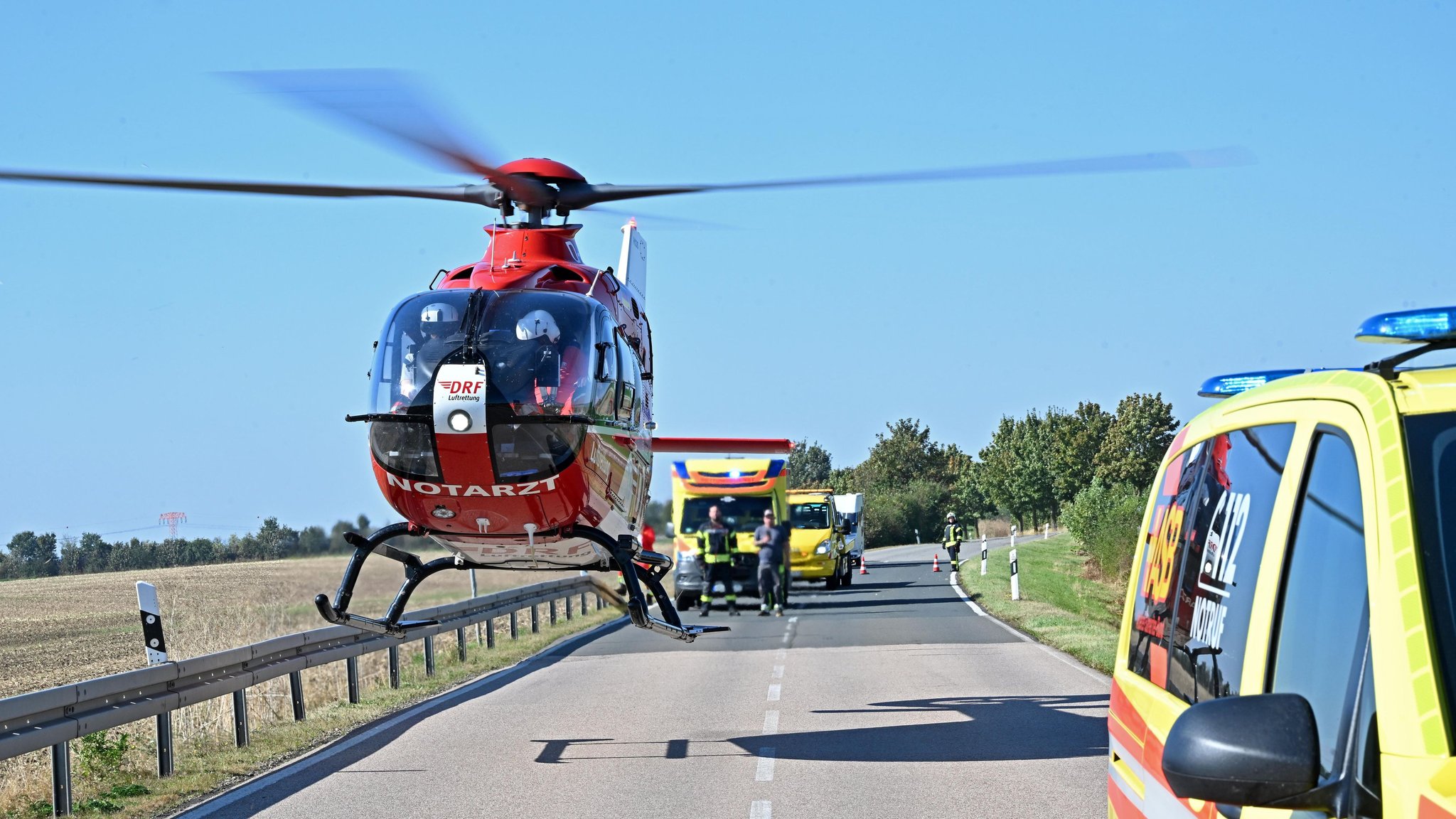 Unfall auf B81 bei Gröningen: Jugendlicher bei Kollision schwer verletzt