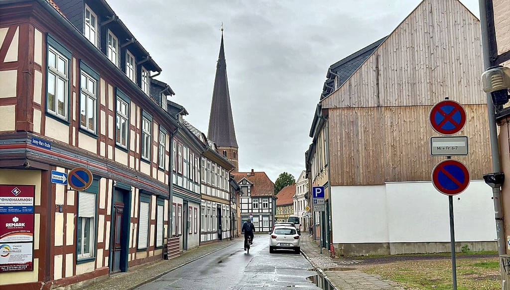 Umleitung ab Montag: Bauarbeiten in Salzwedel: Vollsperrungen mehrerer ...