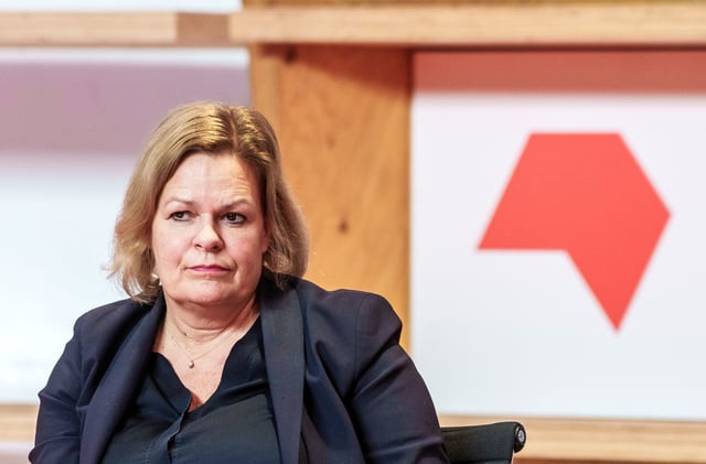 Polizeistatistik: Mehr Gewalt gegen Frauen: Faeser für elektronische ... Polizeistatistik: Mehr Gewalt gegen Frauen: Faeser für elektronische ...