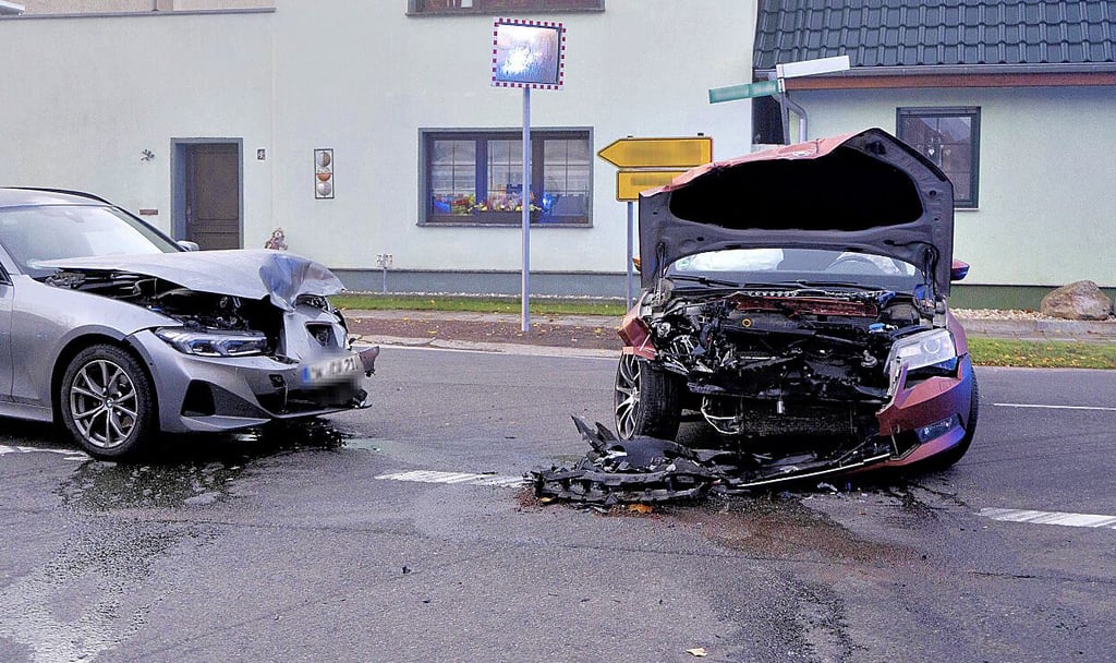 Schwerer Unfall an Kreuzung in Quellendorf: 80.000 Euro Schaden und ...