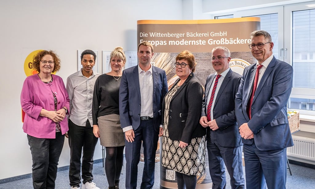 Bergzoo Halle: Lichterwelten 2024 - Rückkehr der Giganten ab Dezember