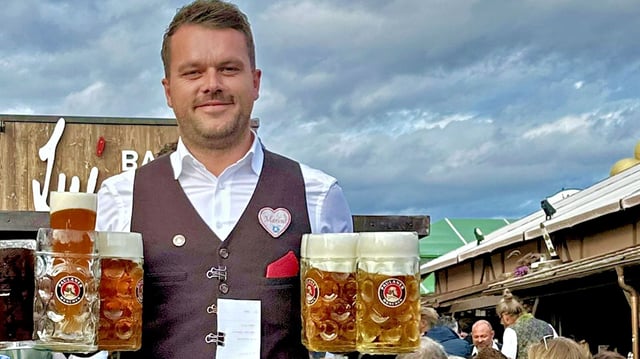 Beliebtestes Volksfest: Unglaubliches Abenteuer für Mann am Rand der ...