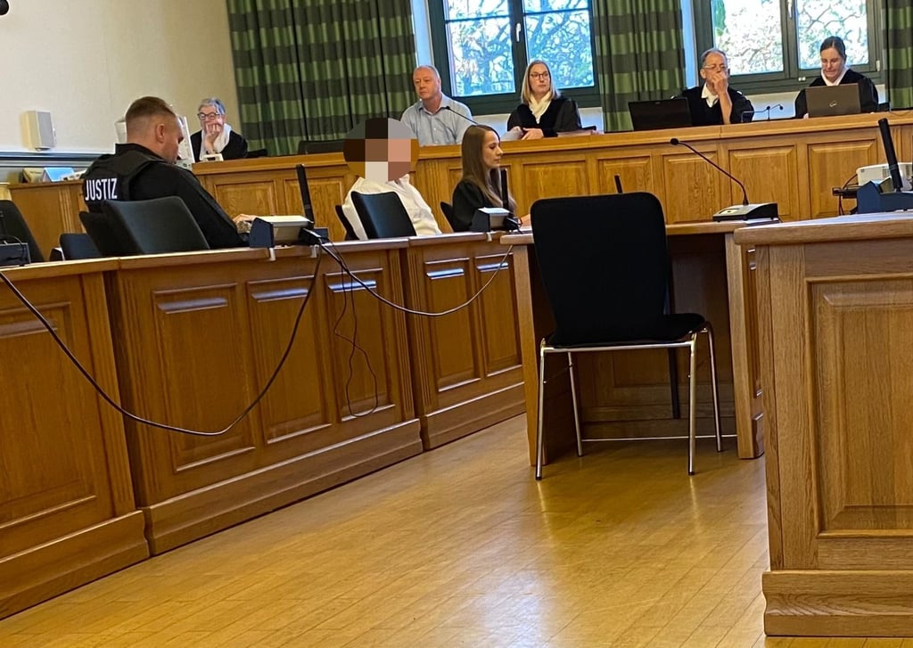 Richter zweifelt Aussagen von Zeugen an: Prozess um Messerangriff an der Hafenbar in Burg: War ...