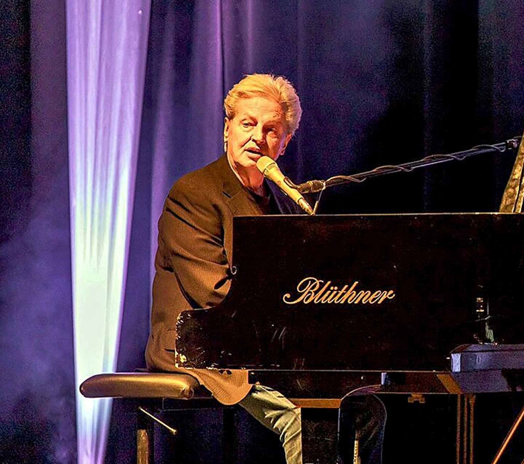 Advent in Köthen: Premiere für Stadionsingen in der Bachstadt: Sänger Ulli Schwinge lädt in die ...