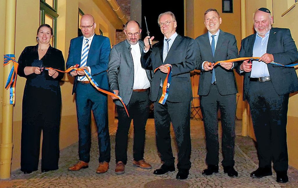 Viel Prominenz dabei: „Dieser Ort ist etwas ganz Besonderes“: Neue ...